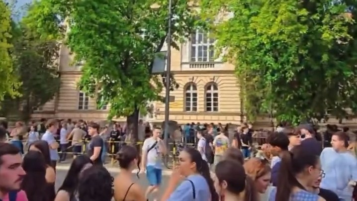 Niški gimnazijalci bojkotuju nastavu u znak podrške Dijani Hrki - Rešetka